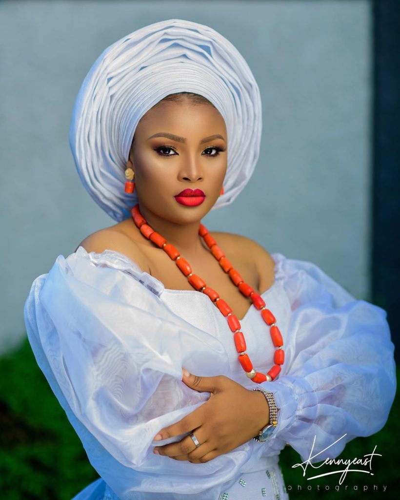 White is Definitely a Chic Traditional Engagement Colour to Rock