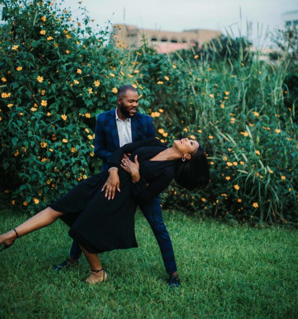 7 Engagement Posing Ideas You can Try out During Your Engagement Photo ...