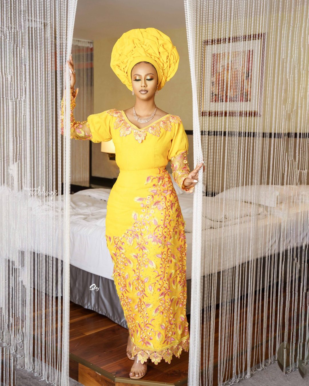 You can Shine Like The Sun in This Yellow Traditional Look