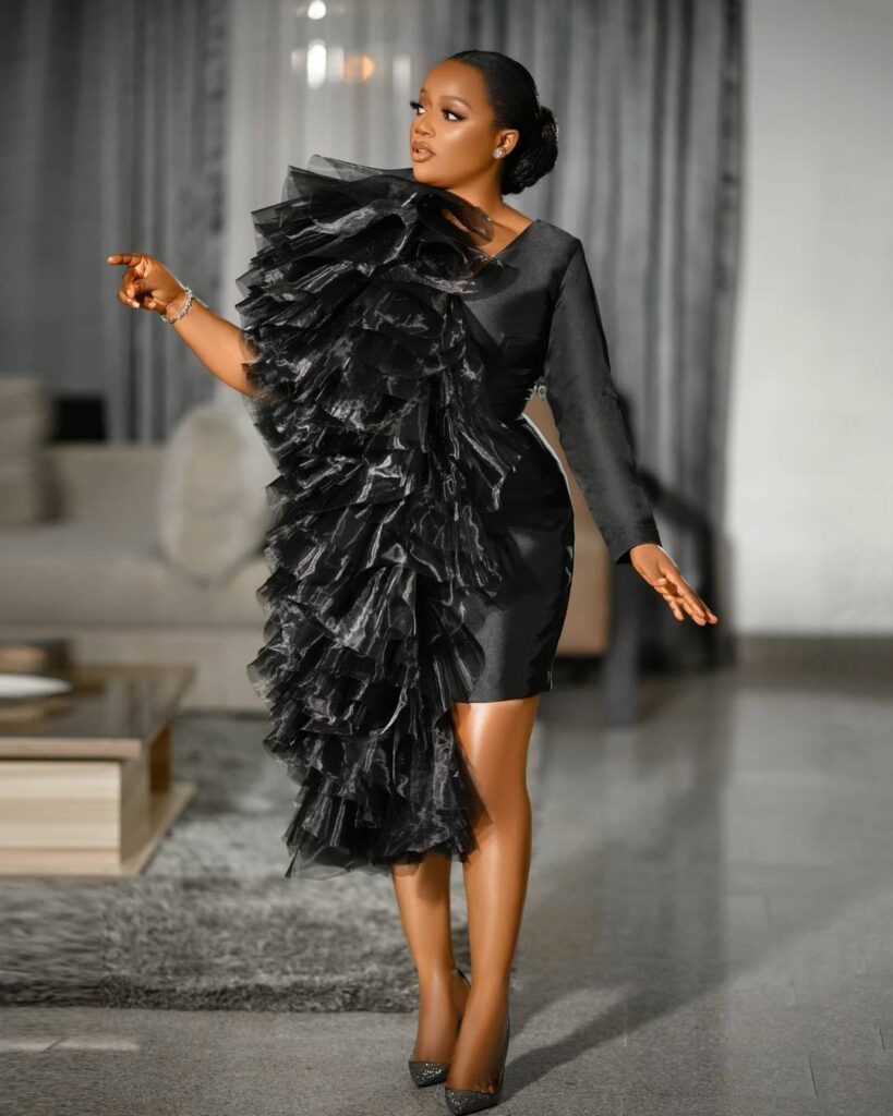 Add Some Panache to Your Civil Wedding With This Black Outfit!