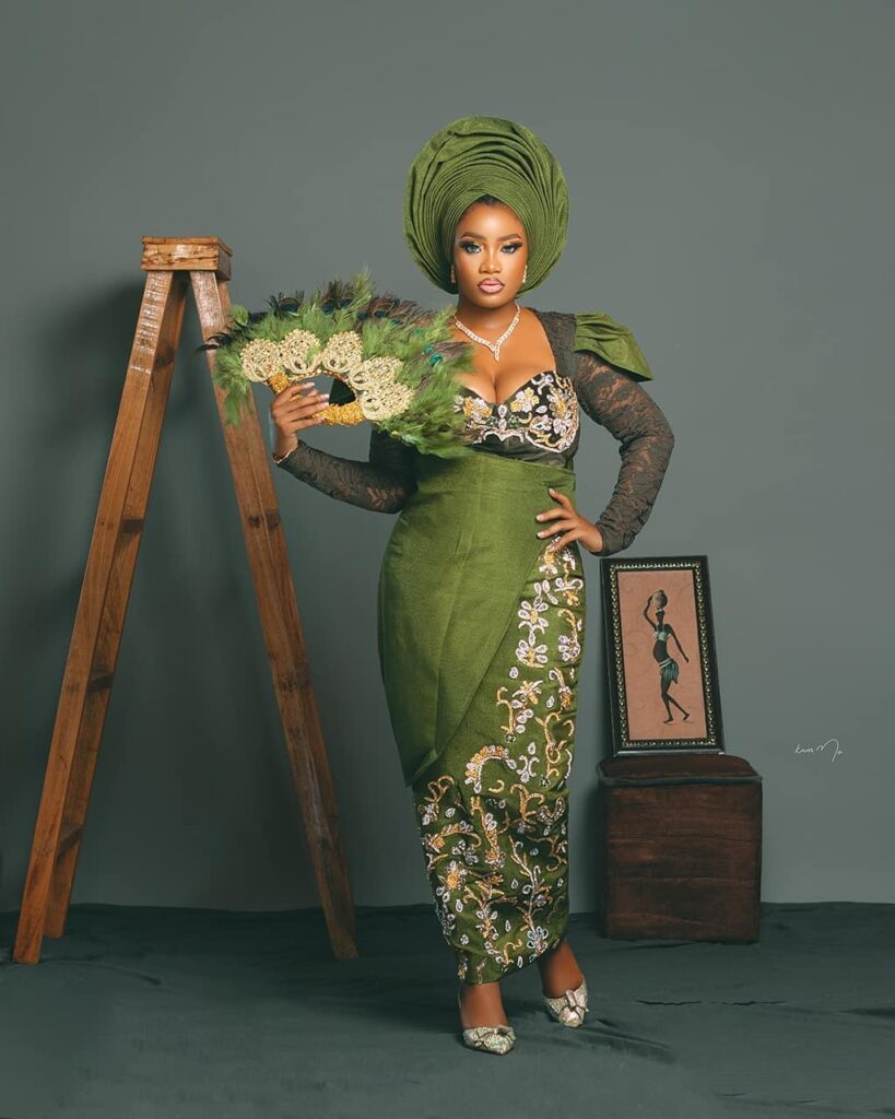 Go Green & Glam on Your Trad With This Beauty Look!