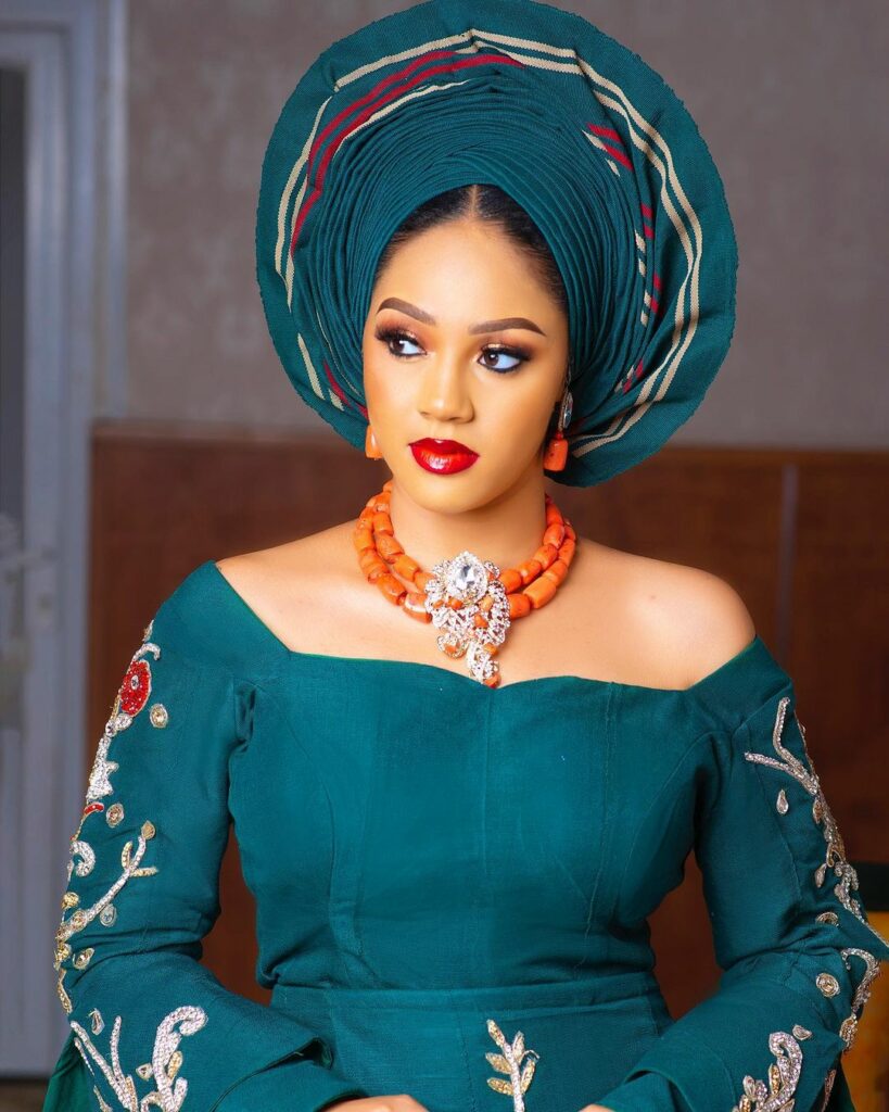 Dazzle in Green On Your Trad With This Beauty Look