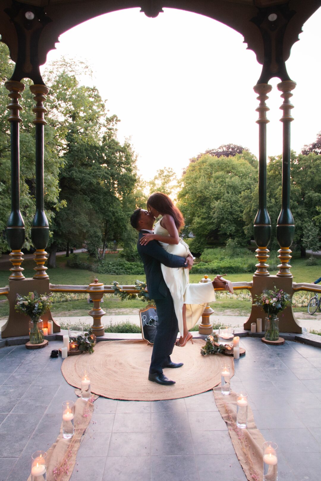 Deborah & Ritchie Went From 'Hello' at a Conference to 'Yes' in Brugge ...