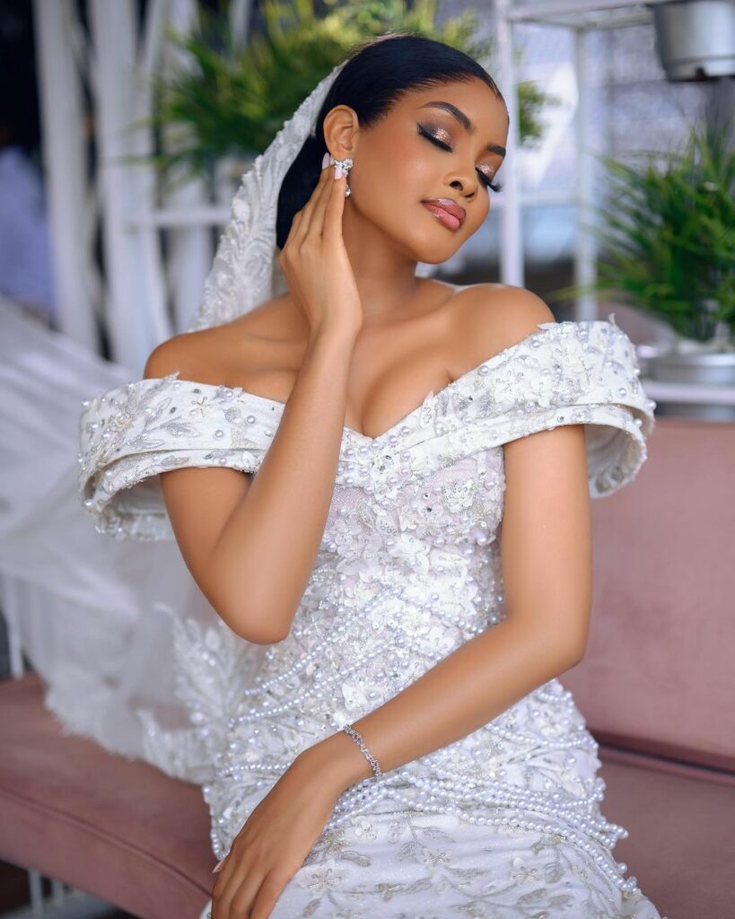 Bring That Ravishing Glow To Your White Wedding With This Beauty Look!