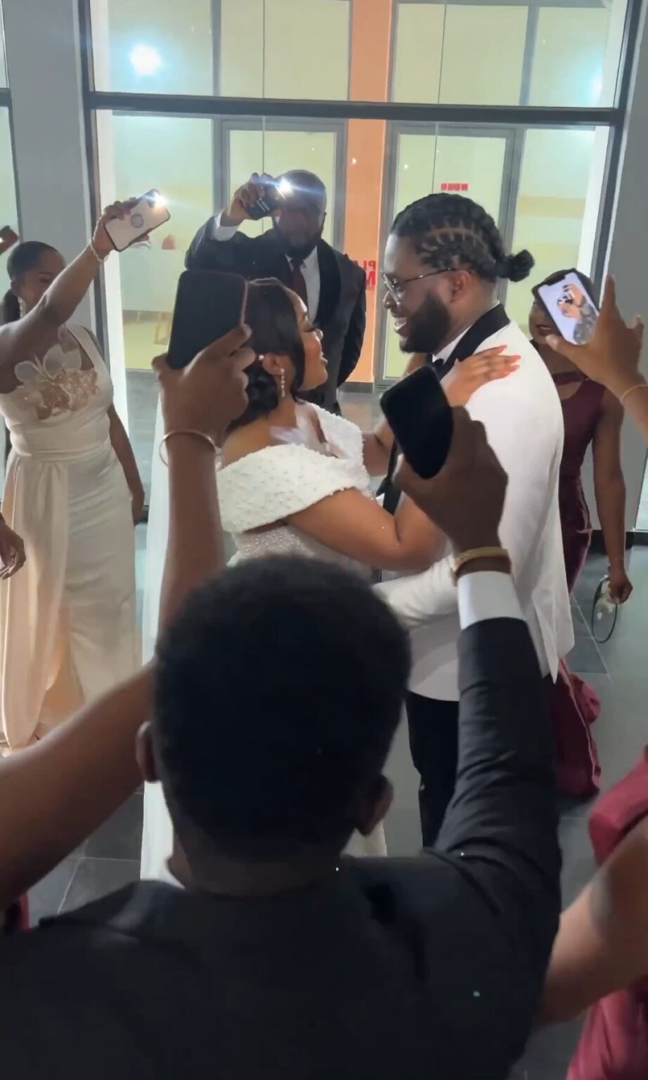 You've Got To add This Fun Transition To Your Wedding Morning Routine!