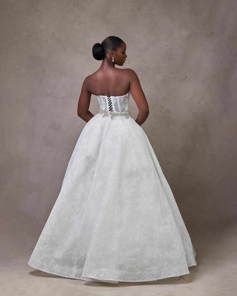 Spice Up Your White Wedding With This Super Chic Bridal Inspo