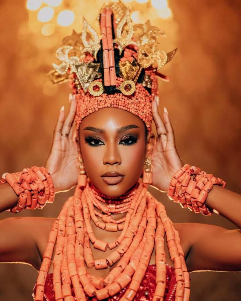 Opt For Sophistication and Elegance On Your Edo Trad With This Inspo ...