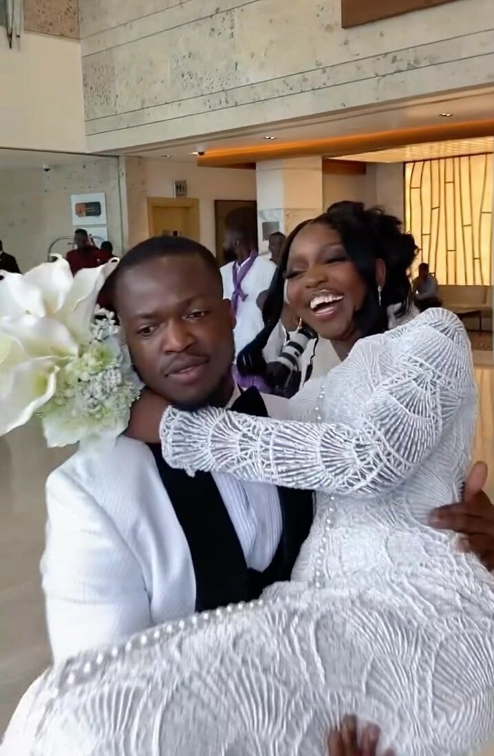 This Groom Was Eager To Say 'I Do' - Watch How He Carried His Bride ...