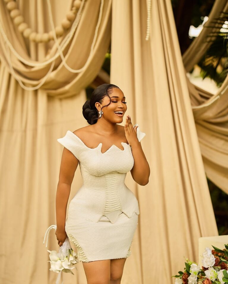 This Civil Wedding Look Is a Blend of Modern & Timeless Elegance
