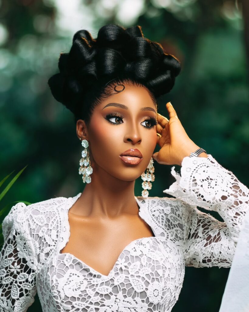 Bring That Alluring Glow to Your White Wedding With This Inspo